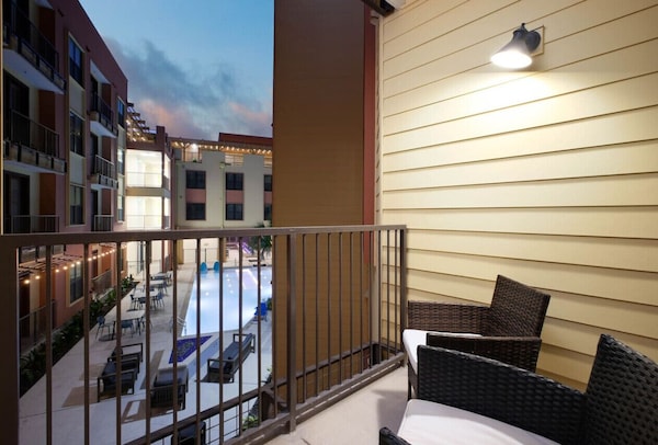 Relaxing 1br W Gym & Parking Near Rvrwalk & Dome - サン・アントニオ, TX