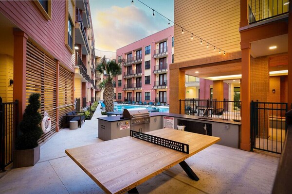 Downtown 1br W/ Gym, Parking Near Rvrwalk &Dome - San Antonio, TX