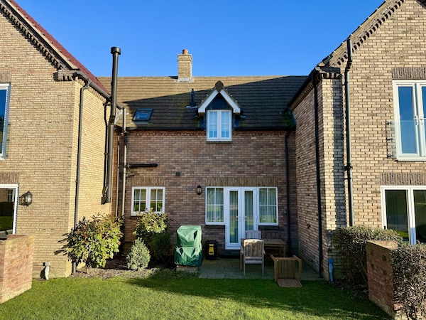 Stunning 2 Bed Coastal Cottage - Pool And Beach Access Included. - Filey