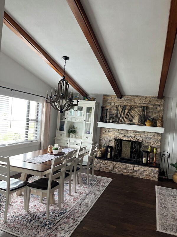 Lake Jackson Beachfront Home W/dock, Pool Table, Close To Restaurants/shops - Sebring, FL