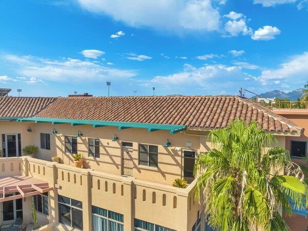 Spacious Condo, Walk To U Of A, Local Eats, Free Parking - Tucson, AZ