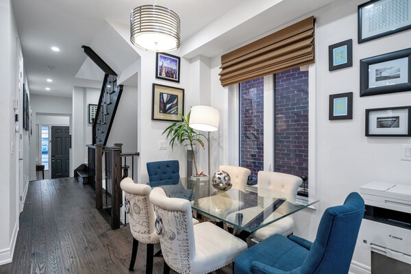 Charming 3-bedroom Home In Whitby, Just A Short Walk From Thermea Spa Whitby. - Ajax