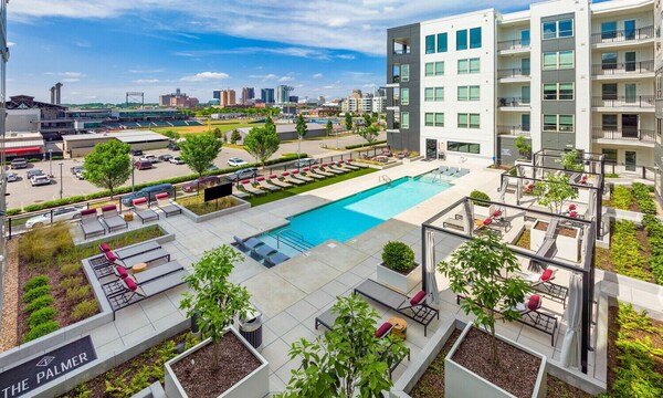 Upscale 2-bedroom Condo With Stunning City Views - Alabama