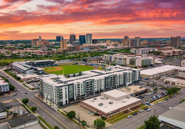 Luxury 2-bedroom Condo With Private Parking - Birmingham, AL