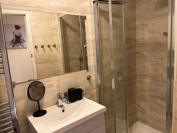 Charming House  Sleeps 6  Free Parking  Fast Wifi  Smart Tv - Rugby
