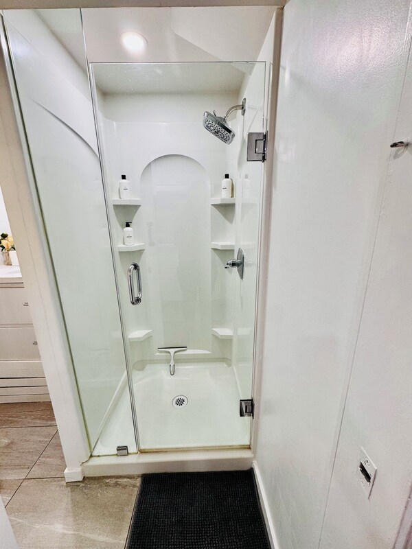 Stylish 1 Bedroom Apartment Close To Bloor West Village - Toronto