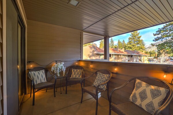Lakeland Village 2 Bed Condo W/ Pool View - Stateline, NV