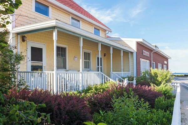 Waverly Suite 1 On The Beach - New Shoreham, RI