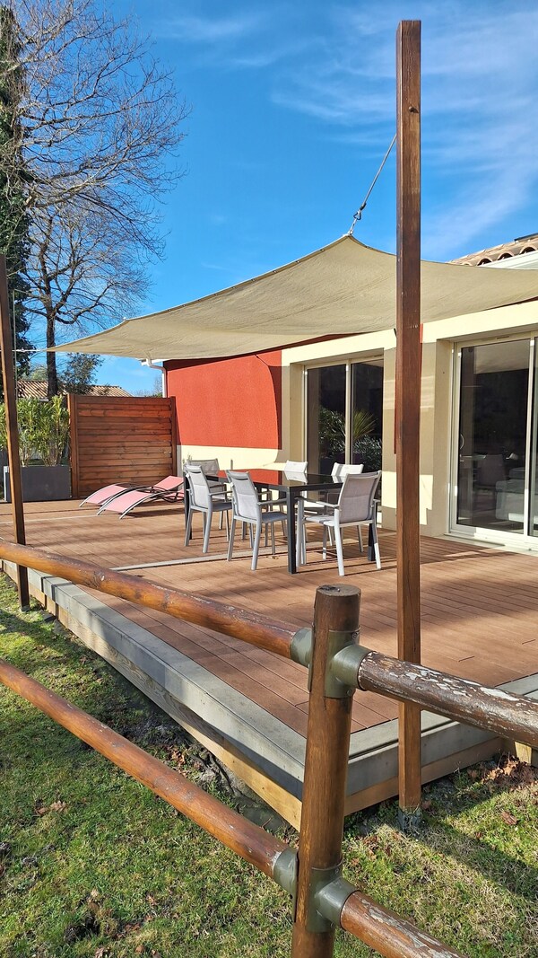 A 5 Mn Du Lac Et à 10 Mn De L'océan, Résidence De 130 M2 Avec Terrasse Et Jardin - Hourtin