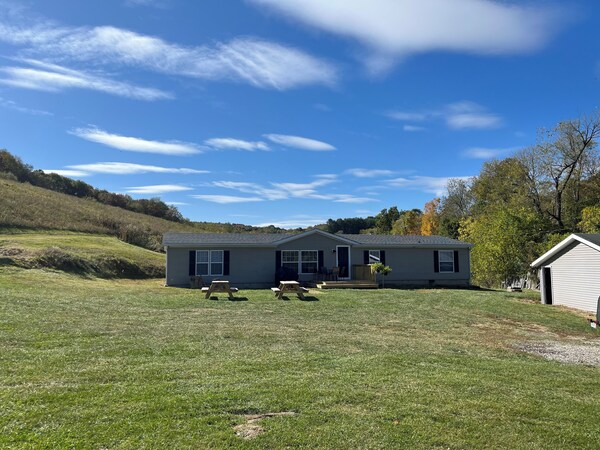 Quite, Private 4 Bed Room 2 Full Bath Home Located In Newark Oh. Sleeps 12. - Newark, OH