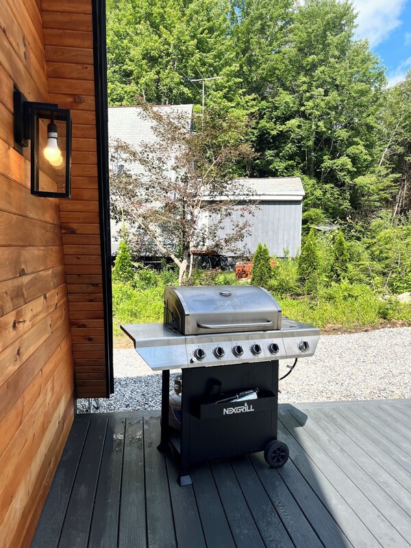 Cozy 2-bedroom A Frame Chalet In Delightful Danbury Nh With Wifi And Ac - Danbury, NH