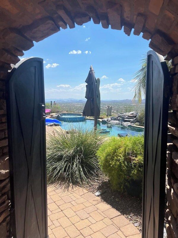 Spacious 4-bedroom House With Sunset Views In Cave Creek - Cave Creek, AZ
