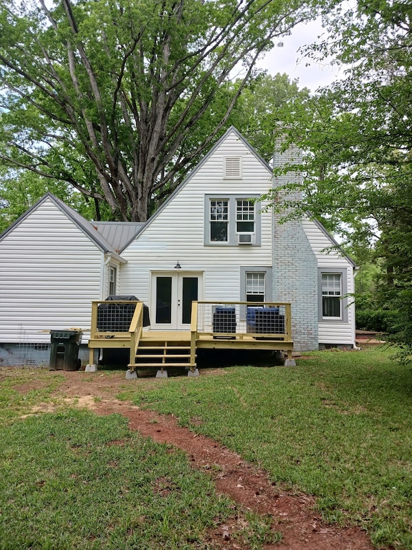 Shady Oaks\ncharming 2-bedroom Cottage In Talladega - Alabama
