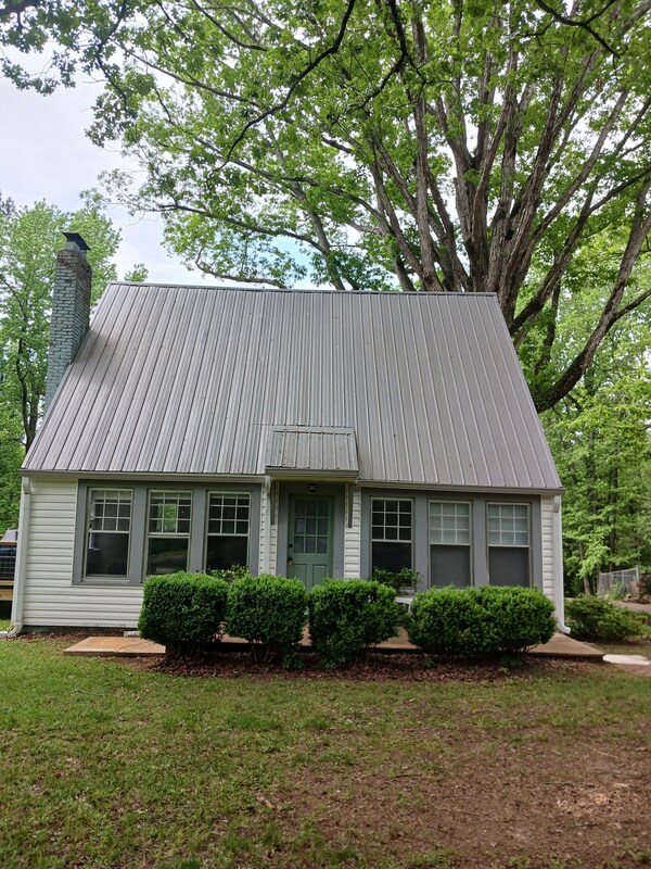 Shady Oaks\ncharming 2-bedroom Cottage In Talladega - Talladega, AL