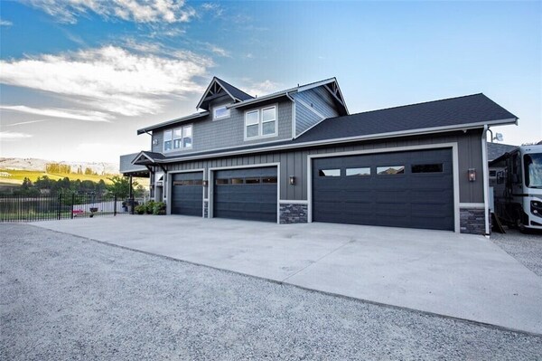 Charming 2-bedroom Shop House On The Beautiful Columbia River - Manson, WA