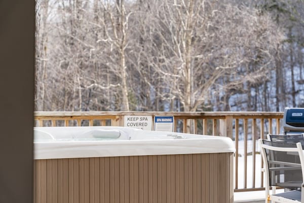 Trailside Village #5: Slopeside 1br W/ Hot Tub And Sauna. Ski In/out With Discounted Ski Rentals - Killington, VT