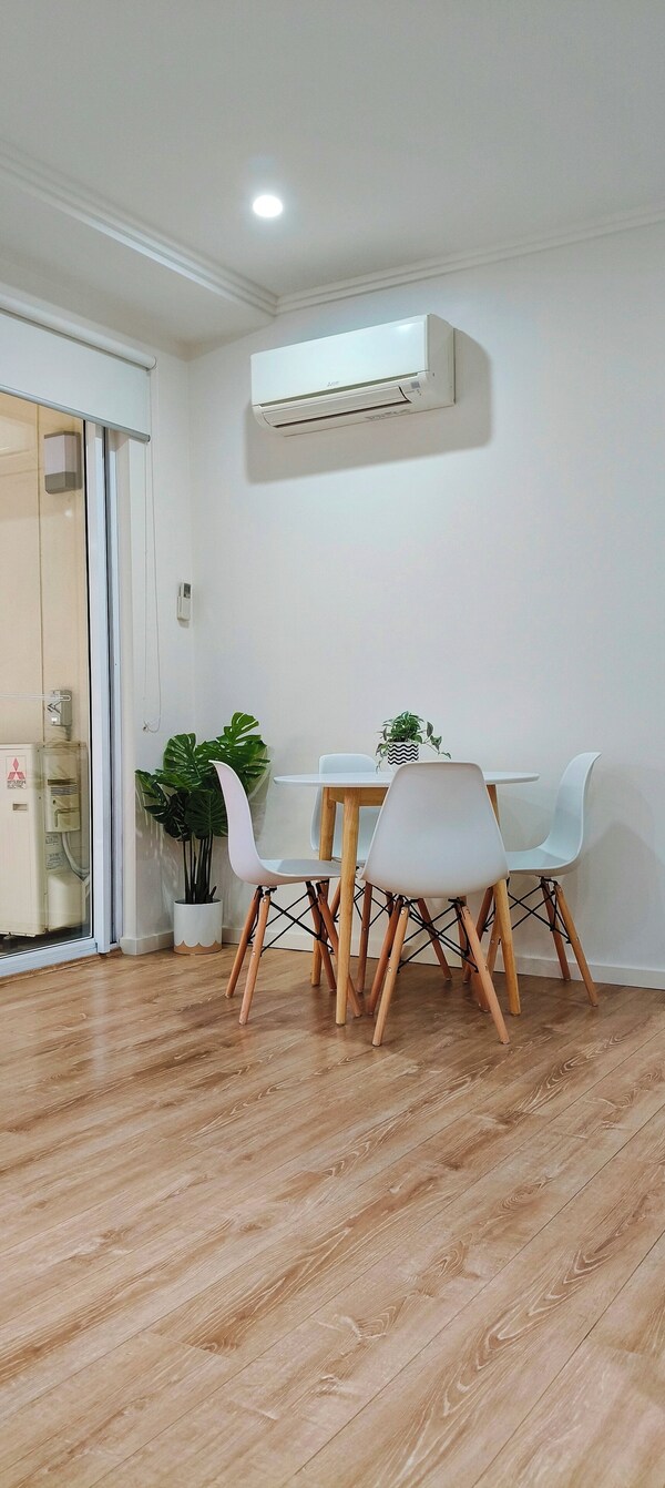 Modern One-bedroom Apt Queen Bed + Single Air Bed + Free Secure Parking - 帕拉瑪塔市