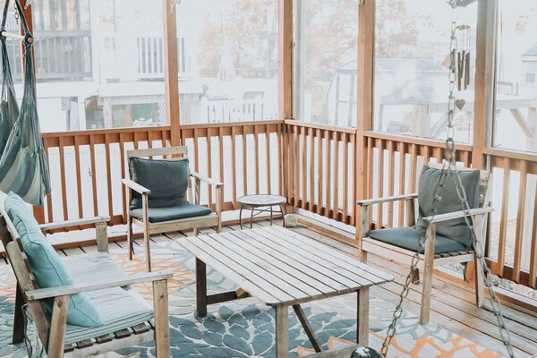 Spacious 3-bedroom, 1.5-bath Home In Central Maryland With Screened Porch & More - Aéroport de Baltimore/Washington (BWI)