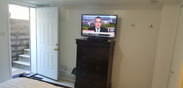 1-bd Apt In Bethesda W Private Entrance & Kitchen - Falls Church, VA