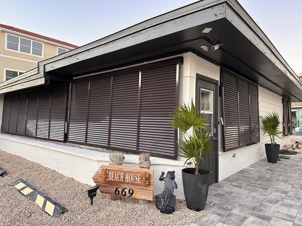 Walk To Siesta Key Beach 100 Ft! Best Value!! - Siesta Key, FL