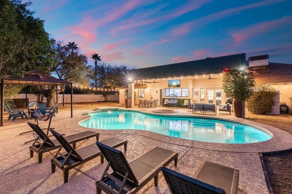 Scottsdale Treehouse Retreat: Poolside Paradise & Game Haven - Phoenix, AZ