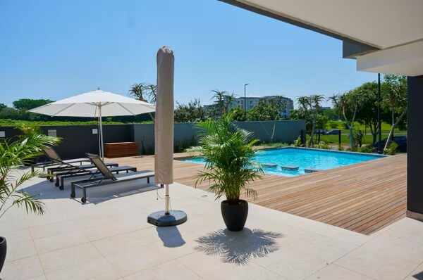 Central: 2-bedroom Apartment In Umhlanga, Near Beach, Malls, And Restaurants. - KwaMashu