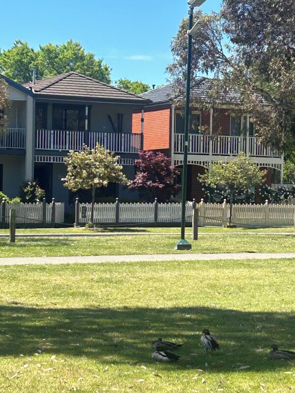 Cosy And Convenient Townhouse In Lynbrook. - Dandenong