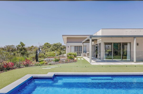 Picturesque Rural Oasis On 6 Acres Boasts Panoramic Bushland And Ocean Views - Yallingup