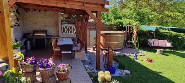 Charming 2-bedroom, Family Friend Cottage With Wifi And Ac In Fabulous Miskolc - Miskolctapolca