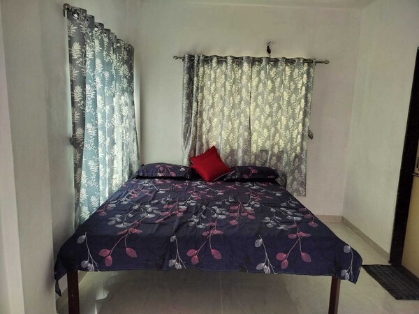 4-bedroom Bungalow In Marvelous Peaceful And  Historic Holy Nashik With Wifi - 