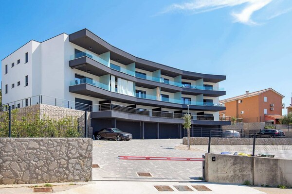 Premium Apartment Panoramico  Spacious 4-star Holiday Apartment Near The Center With A Sea View, Parking And Balcony - Krk