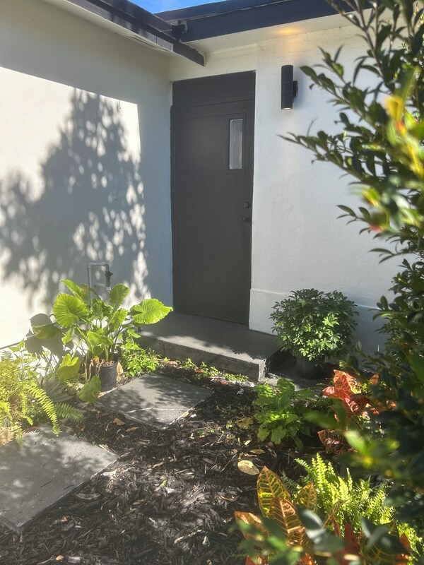Studio 1 Bath Cozy Apartment \Nin Sunrise, Fl - Sunrise, FL