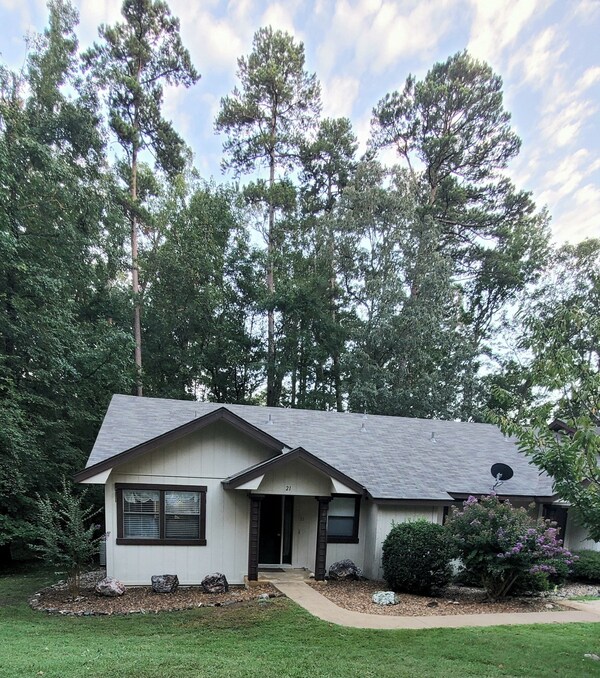 Charming 2 Bedroom Condo Cottage  Hot Springs Village Near Historic Hot Springs - Hot Springs Village, AR