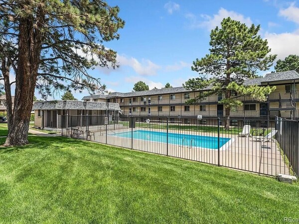 Welcome To Your Cozy Retreat! This Charming 1-bedroom, 1-bathroom Condo - Golden, CO