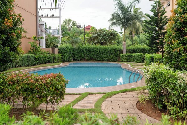 Cozy Crib Suite Condo W\/ Balcony Pool & Gym - Puerto Princesa