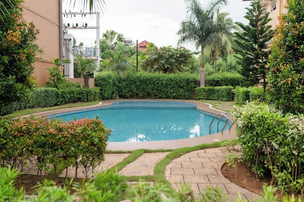 Cozy Crib Suite Condo W/ Balcony Pool & Gym - Puerto Princesa