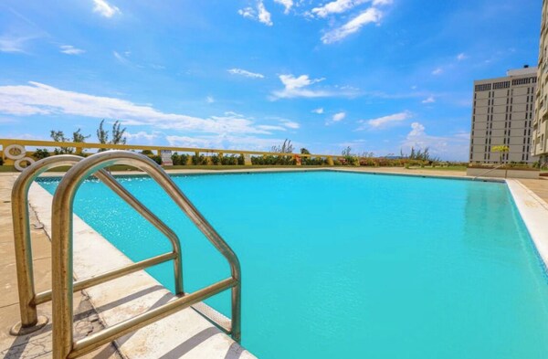 Step Into A World Of Luxury And Comfort. A Stunning View  Pool, Ac & Hotwater - Kingston