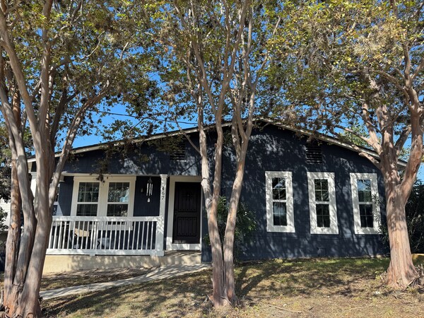 Charming 2-bedroom House On Medina Lake - Lake Medina Highlands, TX