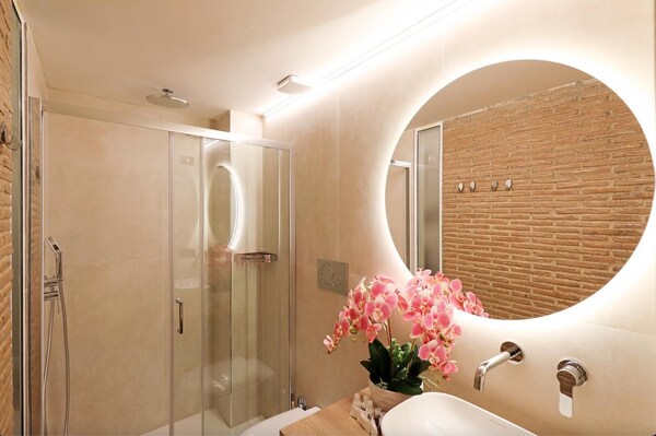 An Elegant And Refined Loft In The Heart Of Rome  Just Steps From The Vatican  Where History And Comfort Blend In An Exclusive Atmosphere - Rome