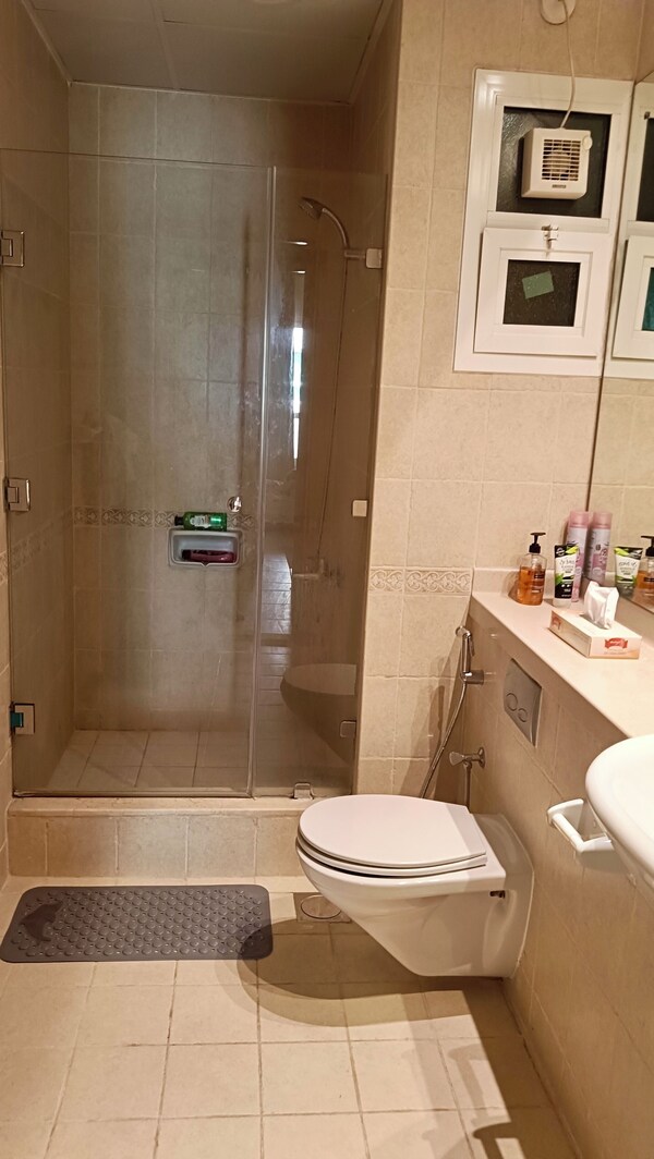 Chic Apartment With Wifi And Ac In Enchanting Dubai - Dubai