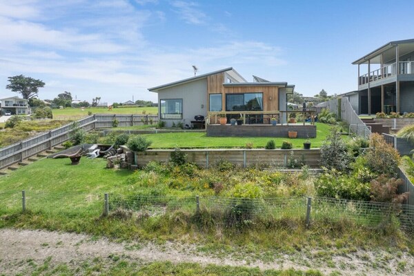 Modern Coastal Escape: Pet Friendly With Fireplace - Kilcunda