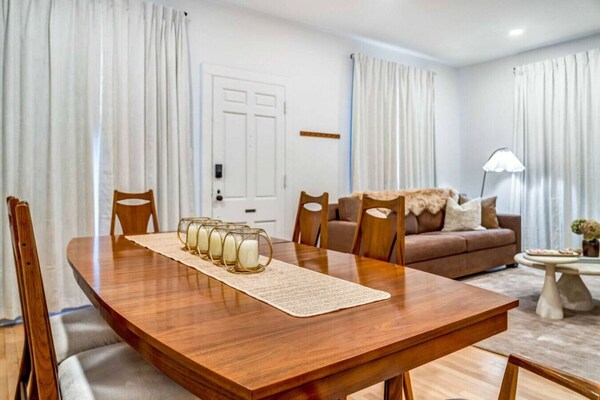 Elegant Historic Home In Downtown Stroudsburg - Stroudsburg, PA