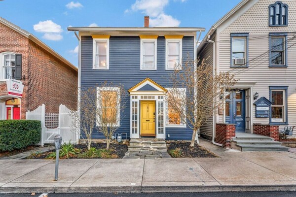 Chic Retreat In The Heart Of Downtown Stroudsburg - Stroudsburg, PA