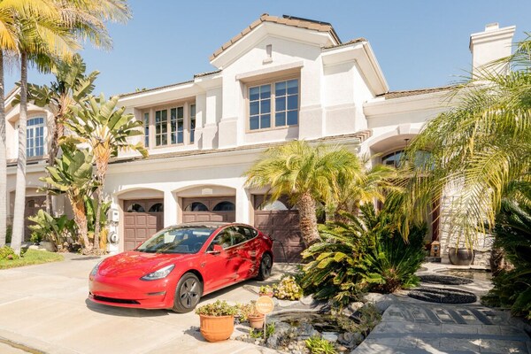 Luxe Family Home W/ 116 Inch Theatre, Near Beach W/ Private Yard & Ev Chargers - Mira Mesa - San Diego