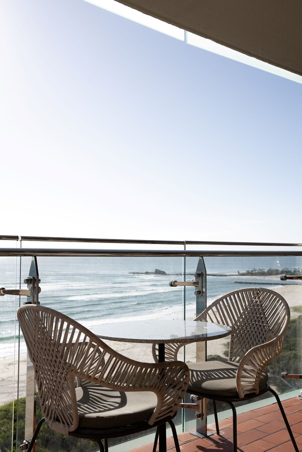 Dream Holiday Escape, 2-bed 2-bath Ocean Front Sea View Apartment On Palm Beach! - Coolangatta