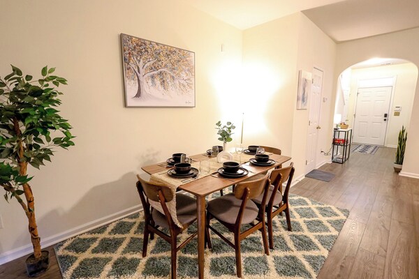 Lux Pet Friendly Retreat With King Bed, Tv In All Rooms, 65in Tv, Central To Rdu - Cary, NC