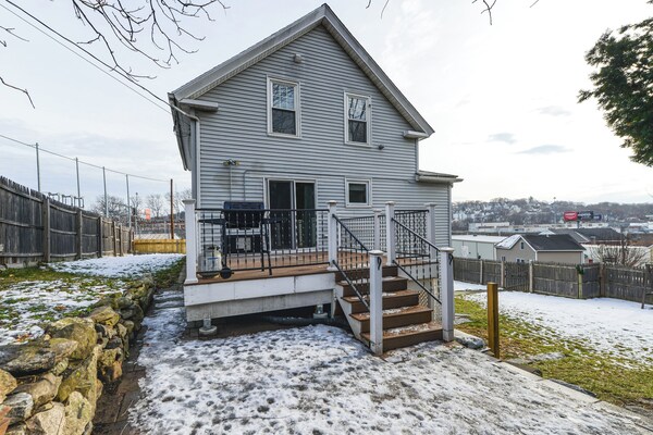 Home Near Skiing & Downtown Worcester - Sutton