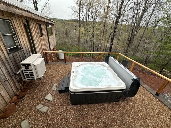 Unique Cabin | Quaint, Modern, Cozy | Near Lyh - Lynchburg, VA