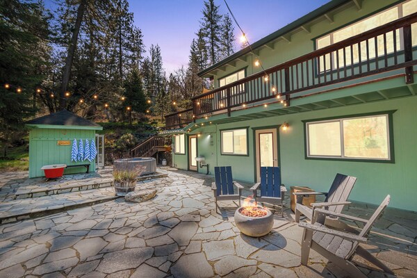 New Family Friendly Quiet Creekside 4 Br Hot Tub Sauna Firepit Theater Big Yard - Nevada City, CA