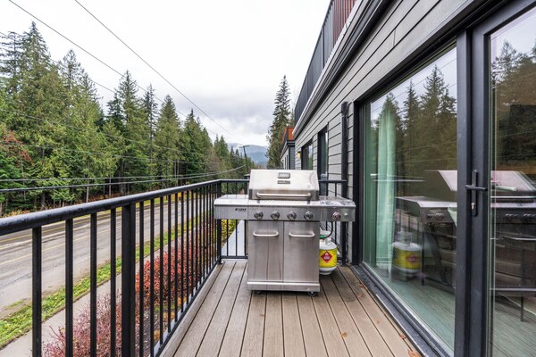 Rustic 4 Season Condo 2km To Ski Resort - Revelstoke